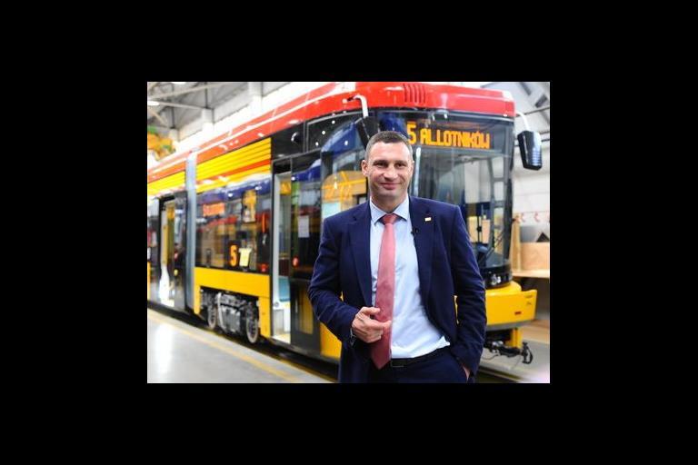 Kyiv and Pesa sign tram memorandum | News | Railway Gazette International